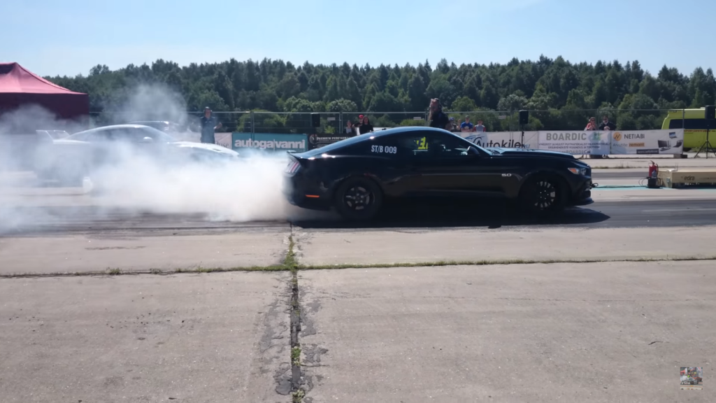 Roush-supercharged Mustang GT Destroys Tuned Nissan GT-R